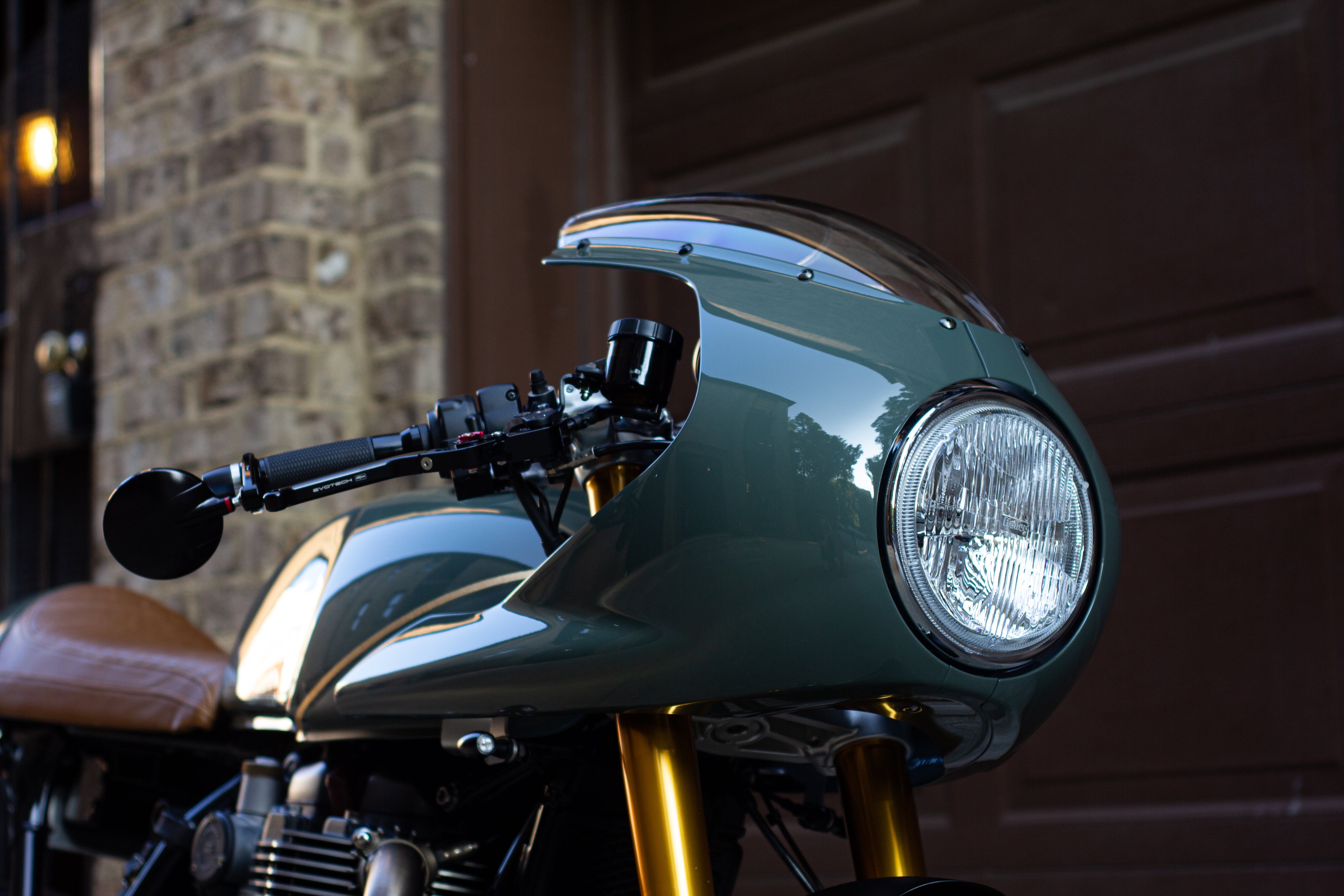 Retro Inspired LED Headlight - Modern White - 2016+ Triumph Classics ...