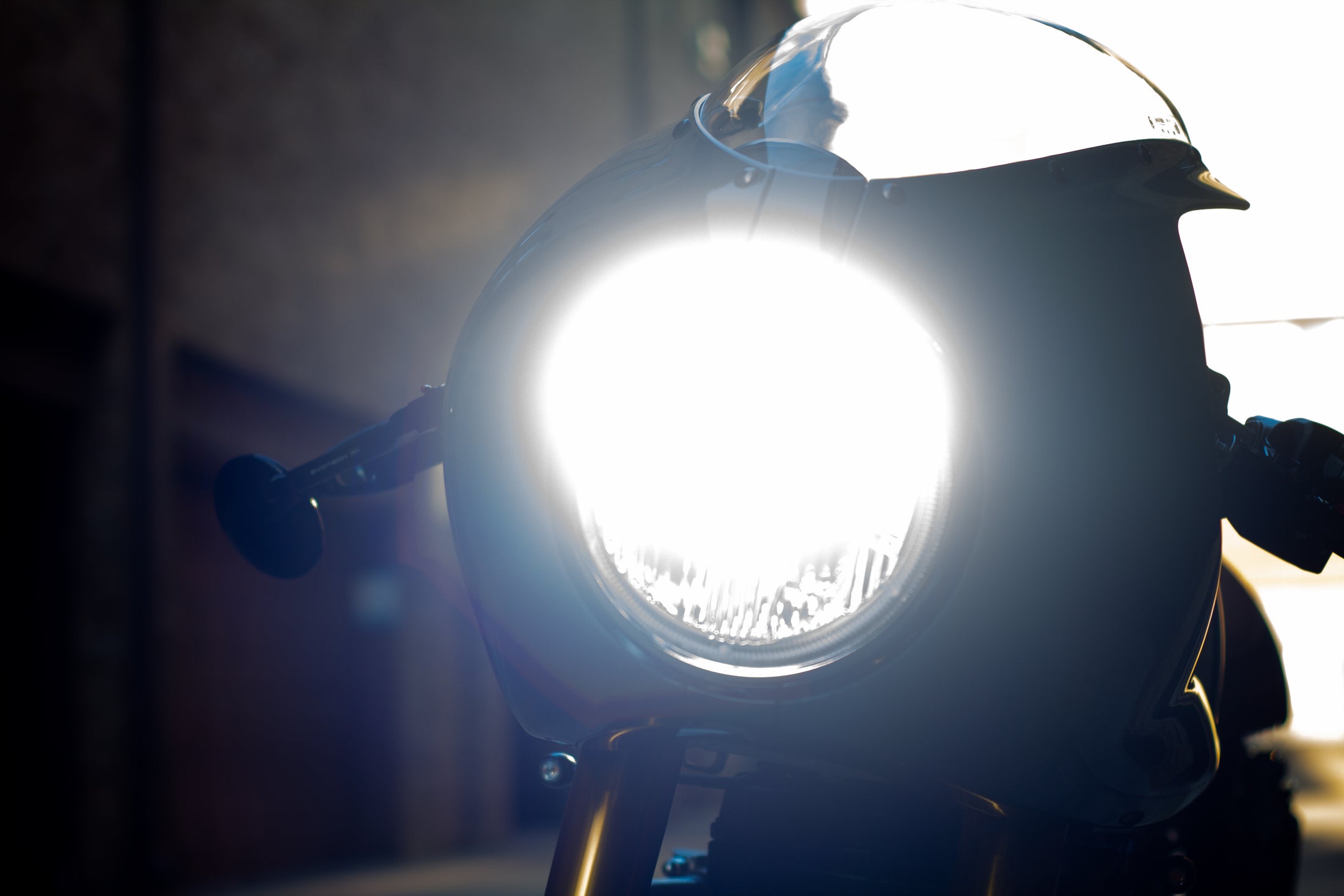 Retro Inspired LED Headlight - Modern White - 2016+ Triumph Classics ...